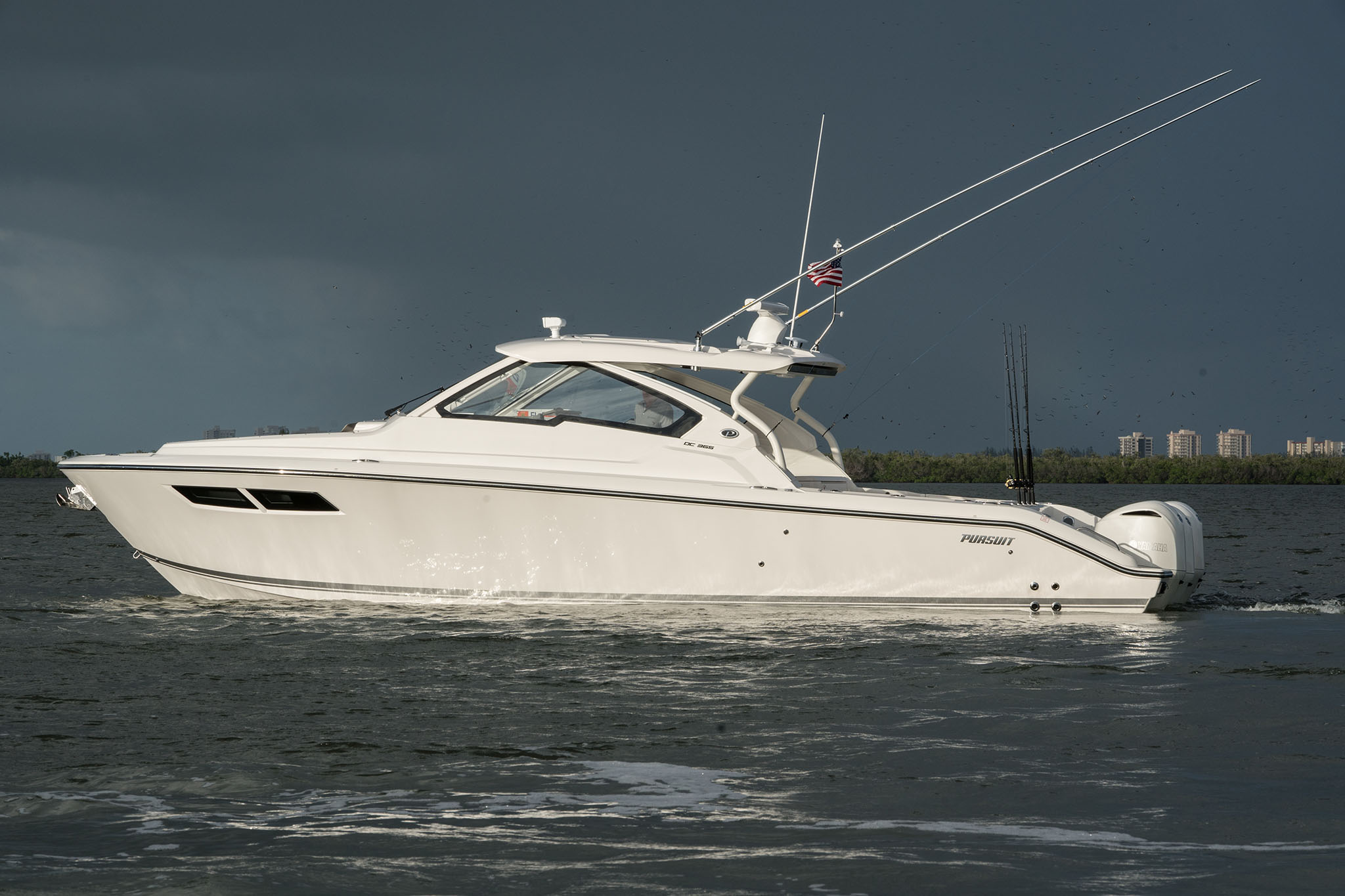 PURSUIT BOATS - DC 365 Dual Console Boat
