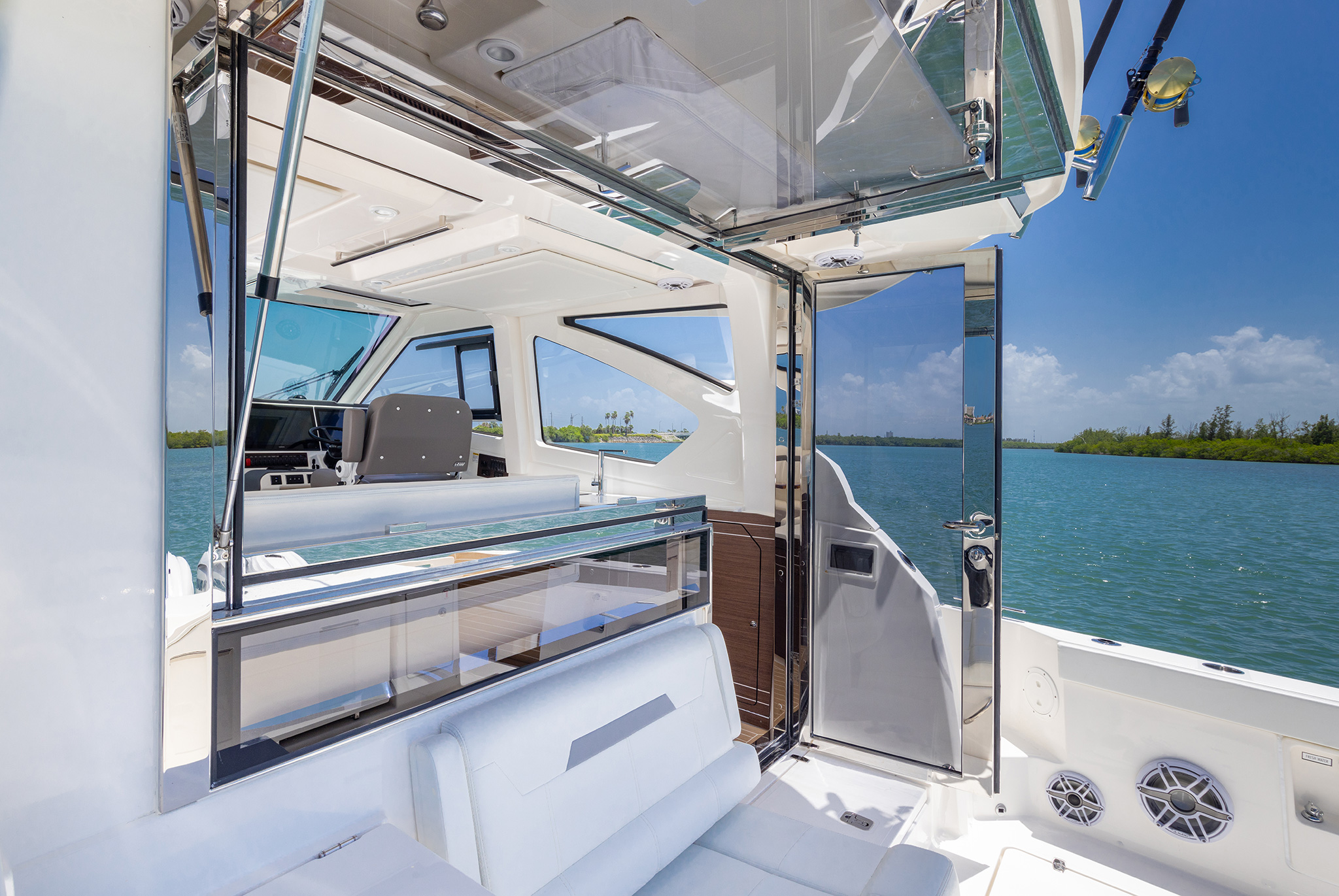 PURSUIT BOATS - OS 445 OFFSHORE BOAT
