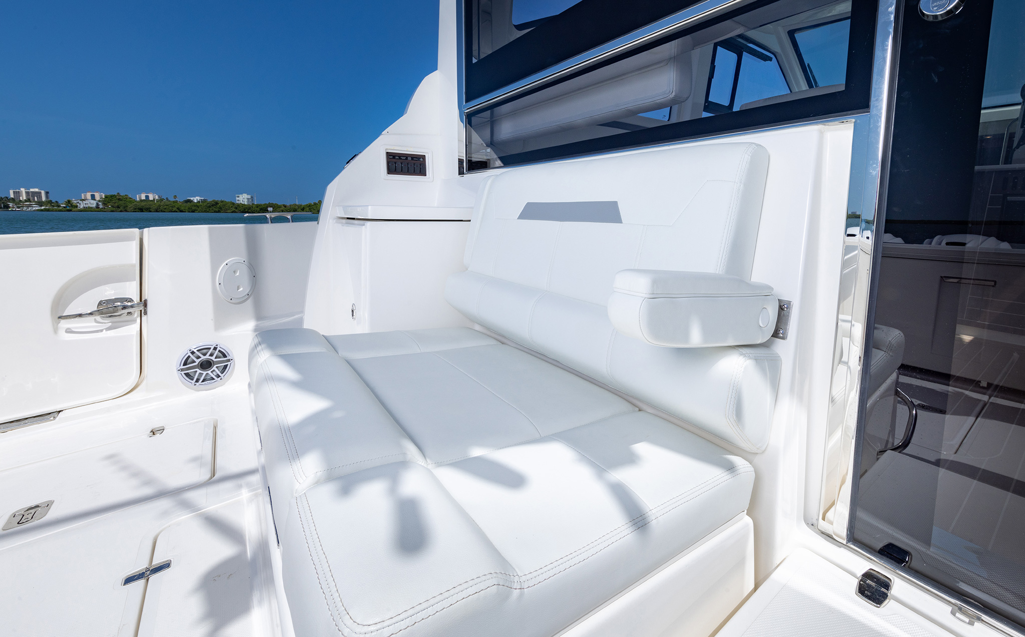 PURSUIT BOATS - OS 445 OFFSHORE BOAT